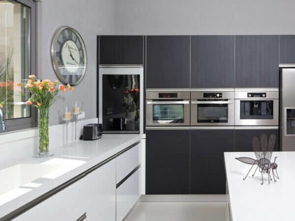 Snow Caesarstone Quartz | Solid Stone Worktops Ltd