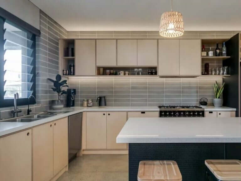 White Sparkle Quartz Worktops: Solid Stone Worktops Ltd